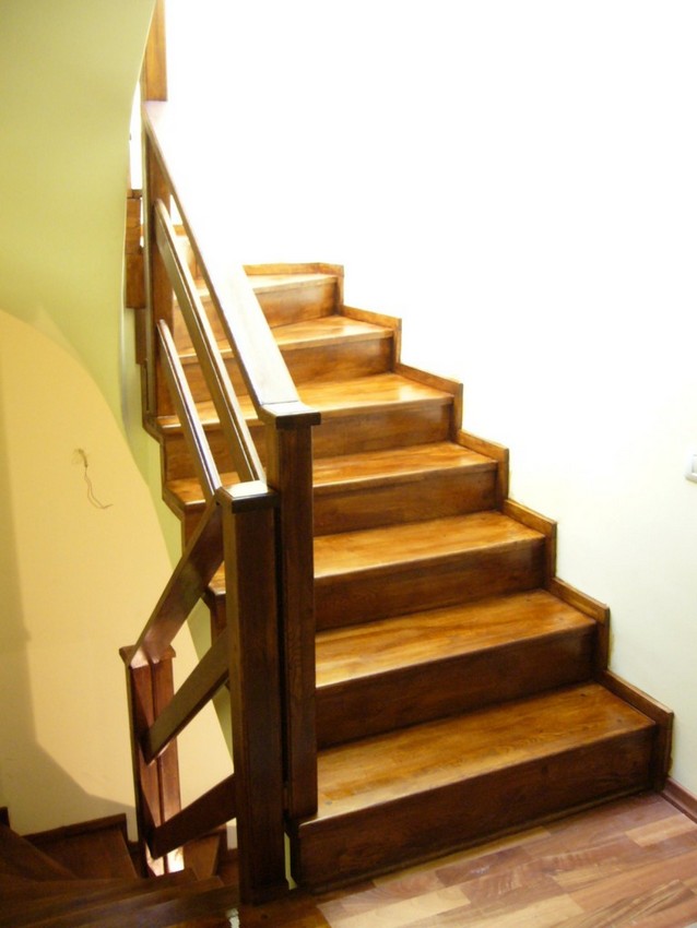 scari din lemn, scara lemn masiv, scari interioare lemn, scari beton